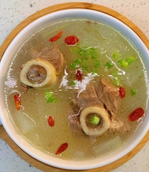 大骨头汤怎么熬才浓白_骨头汤去腥增香的秘诀-第2张图片-山城妙识