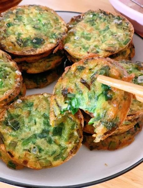 路边摊油炸韭菜饼怎么做_油炸韭菜饼热量高吗-第2张图片-山城妙识