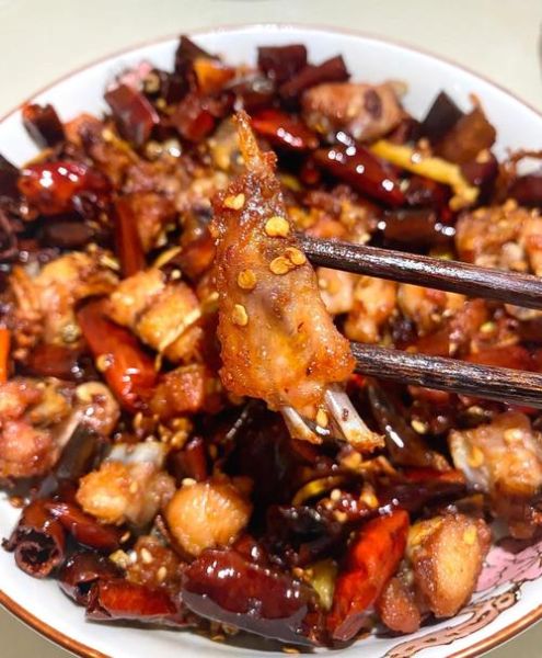 辣子鸡怎么做又香又脆_辣子鸡简单好吃的做法-第1张图片-山城妙识