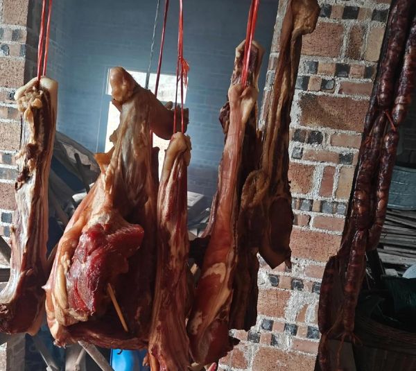 怎样在家自制烟熏腊肉_自制烟熏腊肉需要哪些材料-第2张图片-山城妙识 怎样在家自制烟熏腊肉_自制烟熏腊肉需要哪些材料-第2张图片-山城妙识