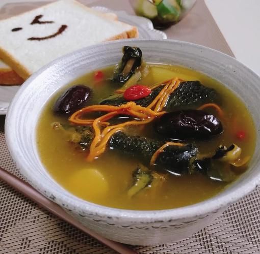 乌鸡汤搭配什么食材_乌鸡汤和什么一起炖最营养-第2张图片-山城妙识 乌鸡汤搭配什么食材_乌鸡汤和什么一起炖最营养-第2张图片-山城妙识