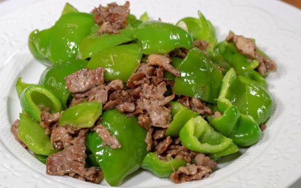 肉片炒青椒怎么做_肉片炒青椒用哪个部位肉-第3张图片-山城妙识