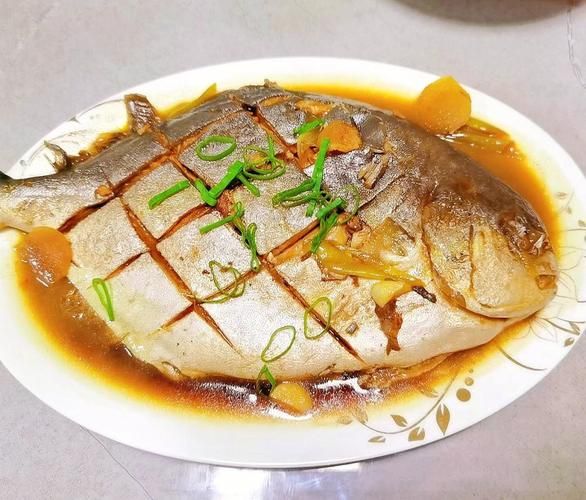 红烧鲳鱼的家常做法_红烧鲳鱼怎么做好吃-第2张图片-山城妙识