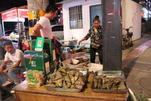 摆摊卖粽子生意会好吗_摆摊卖粽子赚钱吗-第3张图片-山城妙识 摆摊卖粽子生意会好吗_摆摊卖粽子赚钱吗-第3张图片-山城妙识