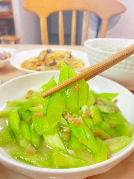 清炒丝瓜不变黑的秘诀_丝瓜怎么炒不发黑-第3张图片-山城妙识 清炒丝瓜不变黑的秘诀_丝瓜怎么炒不发黑-第3张图片-山城妙识