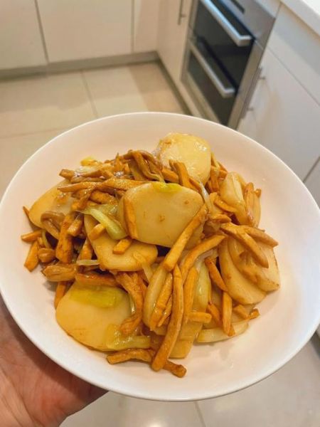 肉丝炒年糕怎么做好吃_家常做法步骤-第2张图片-山城妙识