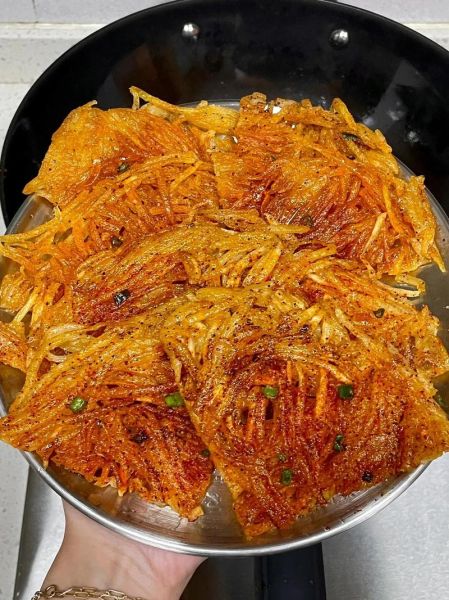 土豆丝饼怎么做才酥脆_网红土豆丝饼做法大全-第3张图片-山城妙识