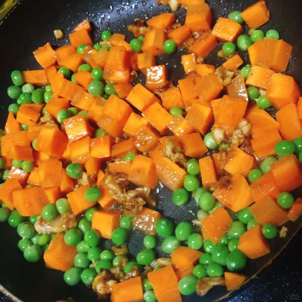 豌豆胡萝卜炒肉怎么做_豌豆胡萝卜炒肉先炒哪个-第1张图片-山城妙识 豌豆胡萝卜炒肉怎么做_豌豆胡萝卜炒肉先炒哪个-第1张图片-山城妙识
