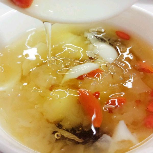 冰糖银耳莲子羹怎么做_银耳莲子羹要炖多久-第1张图片-山城妙识 冰糖银耳莲子羹怎么做_银耳莲子羹要炖多久-第1张图片-山城妙识