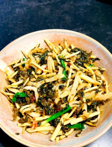 新鲜的雪菜能直接炒吗_雪菜炒前要不要焯水-第2张图片-山城妙识