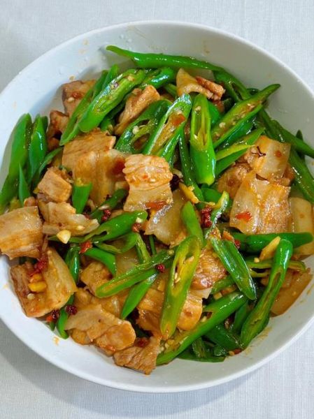 回锅肉用什么配菜炒好吃_回锅肉配菜推荐-第1张图片-山城妙识