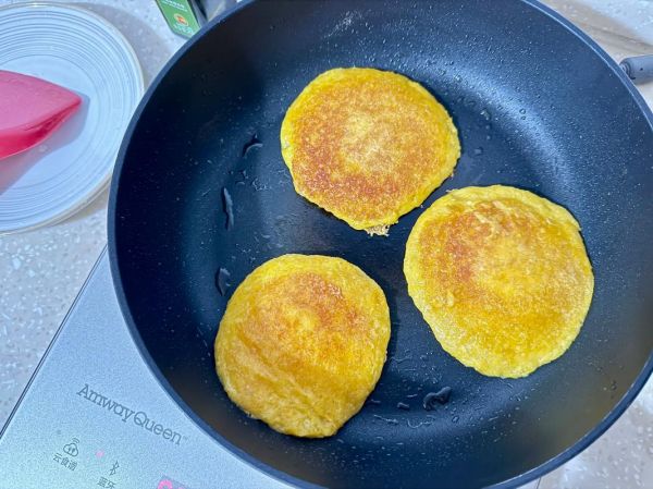 鸡蛋玉米饼的家常做法窍门_为什么总是煎不圆-第2张图片-山城妙识