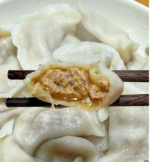 大葱猪肉饺子怎么调馅好吃_大葱猪肉饺子馅要不要打水-第3张图片-山城妙识