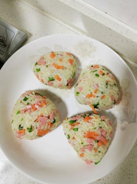 大米饭团最简单的做法_怎么做才好吃-第2张图片-山城妙识 大米饭团最简单的做法_怎么做才好吃-第2张图片-山城妙识