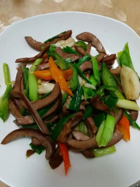 青椒炒猪腰子怎么做_猪腰子去腥技巧-第3张图片-山城妙识