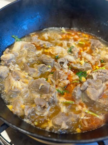 家常炖羊肉怎么做好吃_炖羊肉不膻的秘诀-第1张图片-山城妙识