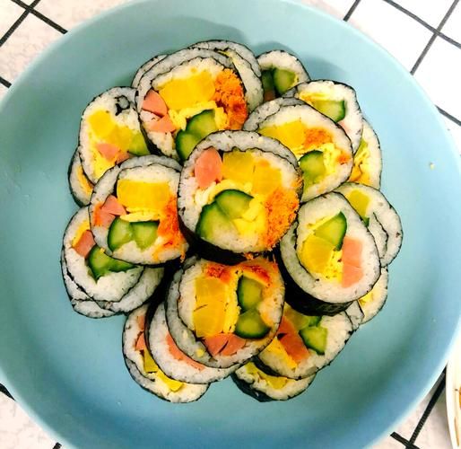 寿司怎么卷得紧_卷寿司不散的技巧-第3张图片-山城妙识