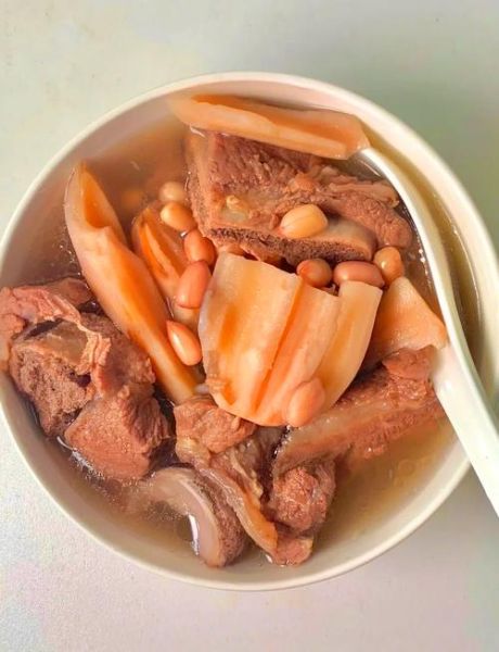 骨头莲藕汤怎么煲好喝_骨头莲藕汤做法窍门-第1张图片-山城妙识