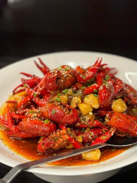 油焖大龙虾怎么做_油焖大龙虾做法窍门-第1张图片-山城妙识