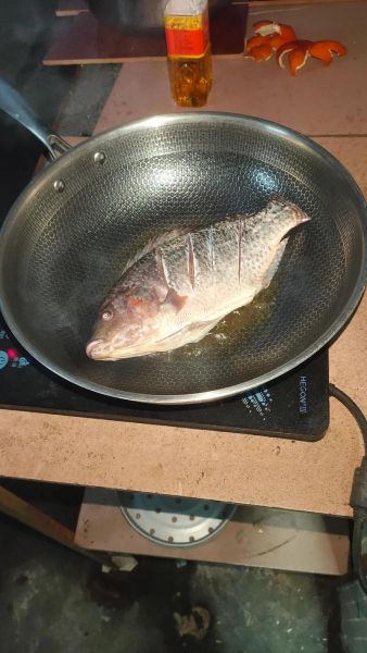 煎鱼怎么不粘锅_鱼皮完整不掉的方法-第2张图片-山城妙识