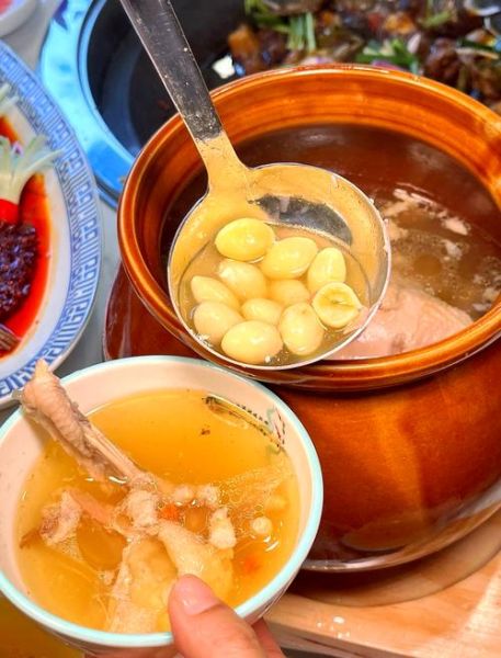 白果炖鸡可以加香菇吗_白果炖鸡放香菇好吃吗-第1张图片-山城妙识