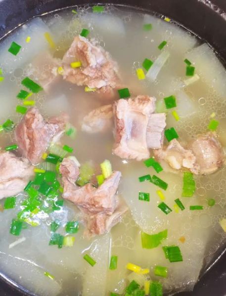 夏天煲排骨汤放什么好_排骨汤怎么煲清热又鲜美-第3张图片-山城妙识