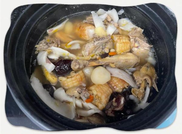 椰子煲鸡的做法_椰子鸡怎么煲才清甜-第3张图片-山城妙识