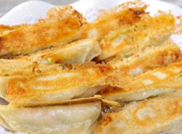煎饺怎么煎才脆_煎饺焦黄的秘诀-第3张图片-山城妙识