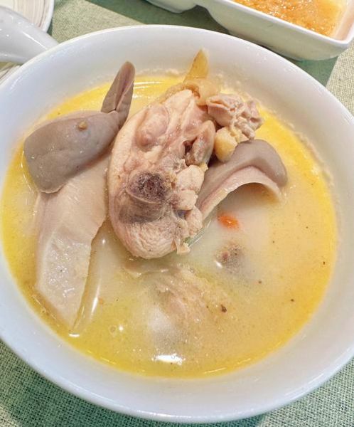 猪肚鸡汤放什么药材_猪肚鸡汤药材搭配禁忌-第1张图片-山城妙识