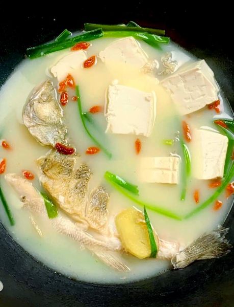 豆腐炖鱼怎么做好吃_家常豆腐炖鱼做法-第1张图片-山城妙识