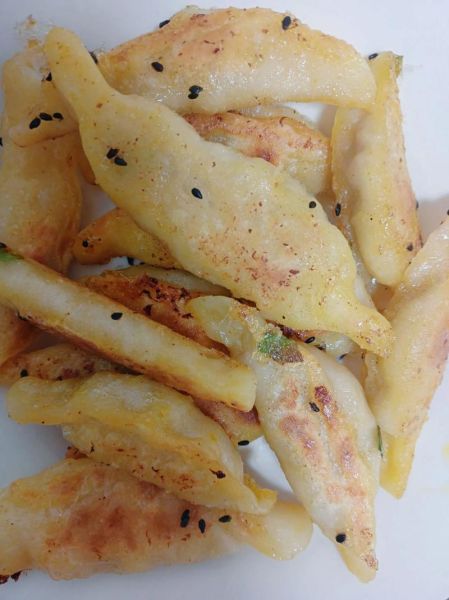 家庭自制锅贴怎么做_锅贴皮怎么和面才酥脆-第3张图片-山城妙识