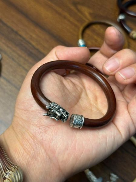 鸡血藤手镯的功效与作用_鸡血藤手镯的禁忌有哪些-第3张图片-山城妙识 鸡血藤手镯的功效与作用_鸡血藤手镯的禁忌有哪些-第3张图片-山城妙识