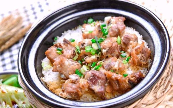 排骨煲仔饭怎么做_正宗广式排骨煲仔饭做法-第1张图片-山城妙识