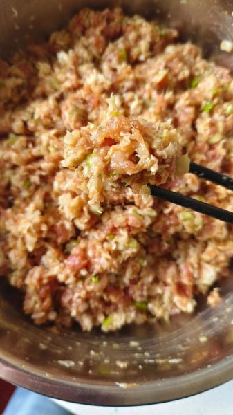 猪肉酸菜饺子馅怎么做_酸菜饺子馅怎么调才好吃-第2张图片-山城妙识