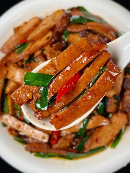 干煸五花肉怎么做_干煸五花肉用不用焯水-第1张图片-山城妙识