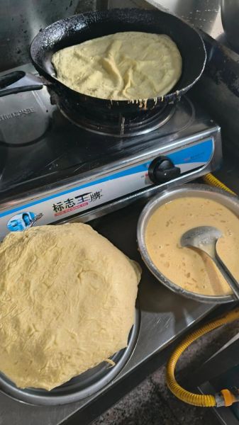 蛋包饭蛋皮怎么做不裂_蛋皮怎么煎才光滑-第3张图片-山城妙识