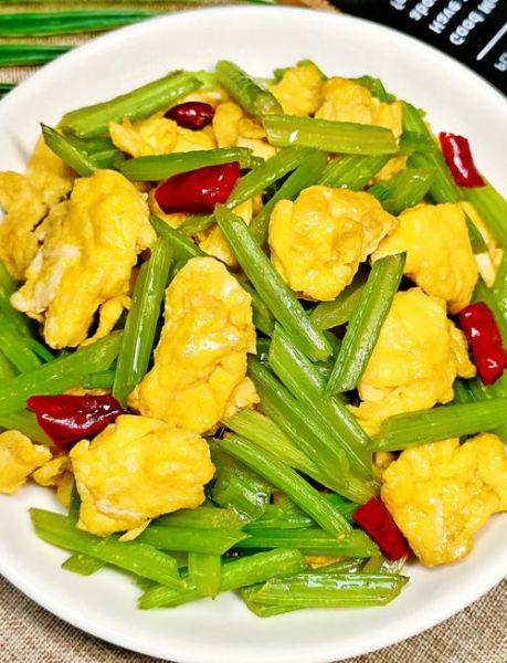 小细芹菜怎么炒好吃_小芹菜炒什么最香-第1张图片-山城妙识 小细芹菜怎么炒好吃_小芹菜炒什么最香-第1张图片-山城妙识