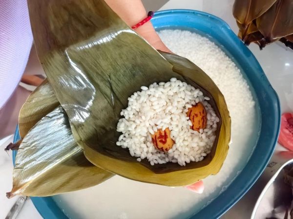 粽子米泡几个小时最佳_糯米泡多久才软糯不夹生-第1张图片-山城妙识