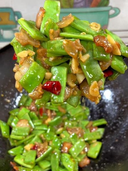 紫扁豆炒肉怎么做_紫扁豆炒肉的家常做法-第1张图片-山城妙识