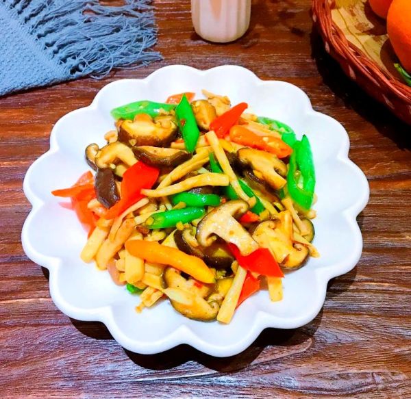 小蘑菇炒什么菜好吃_小蘑菇搭配推荐-第2张图片-山城妙识