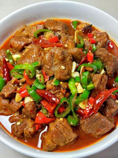 红烧牛腩怎么做才软烂入味_正宗红烧牛腩用什么香料-第1张图片-山城妙识