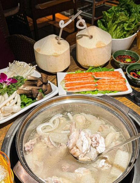 椰子鸡火锅用什么鸡_正宗椰子鸡选鸡攻略-第2张图片-山城妙识 椰子鸡火锅用什么鸡_正宗椰子鸡选鸡攻略-第2张图片-山城妙识