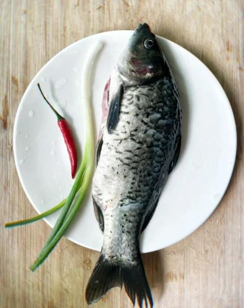 小鲫鱼怎么做好吃_家常小鲫鱼视频教程-第1张图片-山城妙识 小鲫鱼怎么做好吃_家常小鲫鱼视频教程-第1张图片-山城妙识