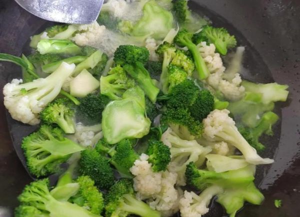 凉拌西兰花焯水几分钟_焯水时间怎么掌握-第3张图片-山城妙识