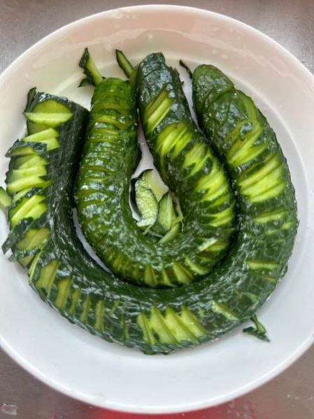 蛇皮辣黄瓜怎么做_蛇皮辣黄瓜做法窍门-第2张图片-山城妙识