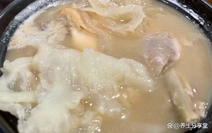 鱼翅花胶煲鸡怎么做_鱼翅花胶煲鸡的功效-第2张图片-山城妙识