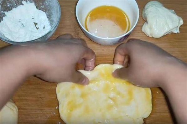 做油饼怎么和面才软_油饼面怎么和才松软-第2张图片-山城妙识