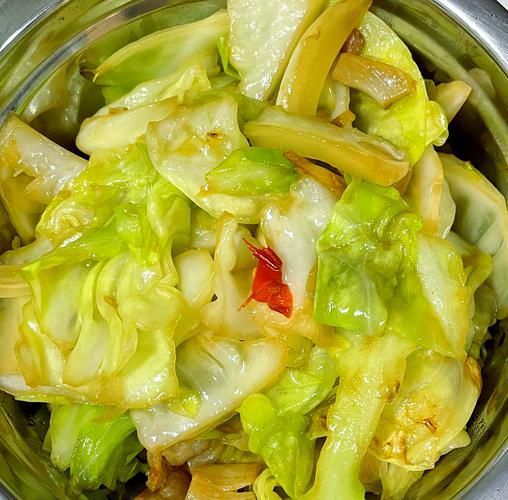 手撕圆白菜怎么炒才脆_圆白菜要不要焯水-第1张图片-山城妙识