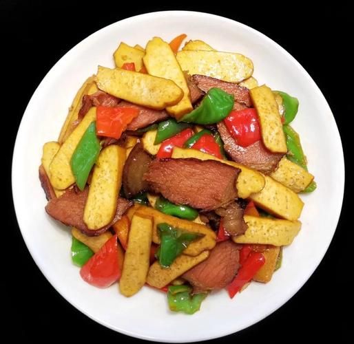 腊肉怎么炒不硬_腊肉炒什么配菜最香-第1张图片-山城妙识