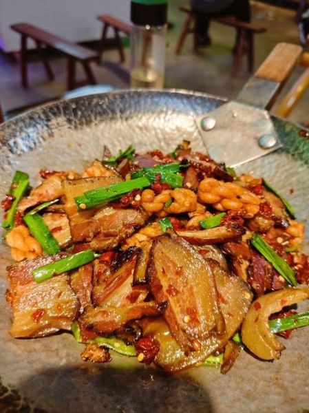 腊肉怎么炒不硬_腊肉炒什么配菜最香-第3张图片-山城妙识